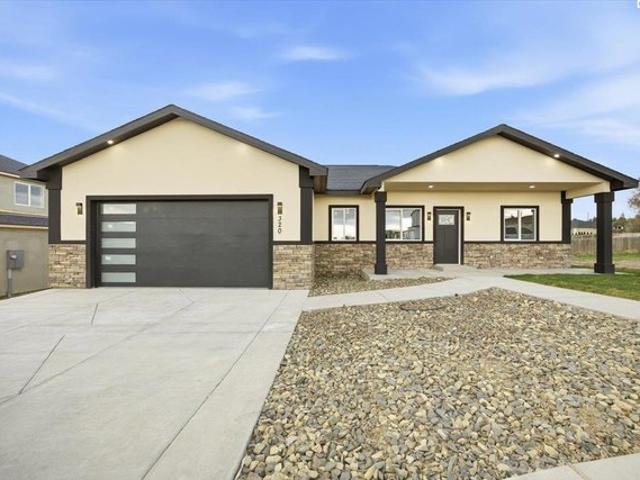 320 Victoria St, Sunnyside, WA 98944
