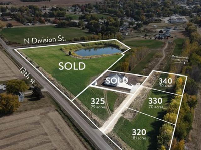 320 Yard Dr, Sumner, IA 50674