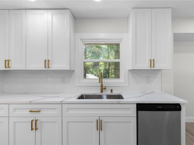 3214 Kimberly Woods Court SW