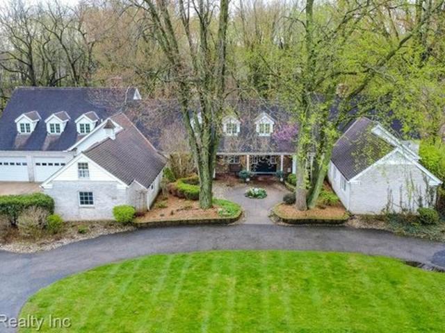 3215 Edgevale Dr, Bedford, MI 48144