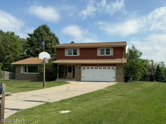 3215 Lord Cir, Grand Forks, ND 58201