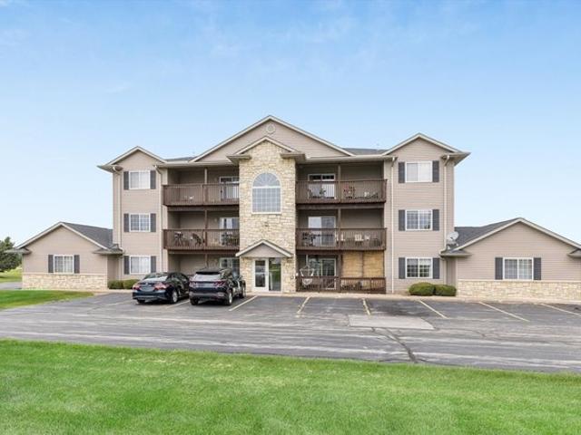 3215 S 16th Ave Unit 102, Eldridge, IA 52748