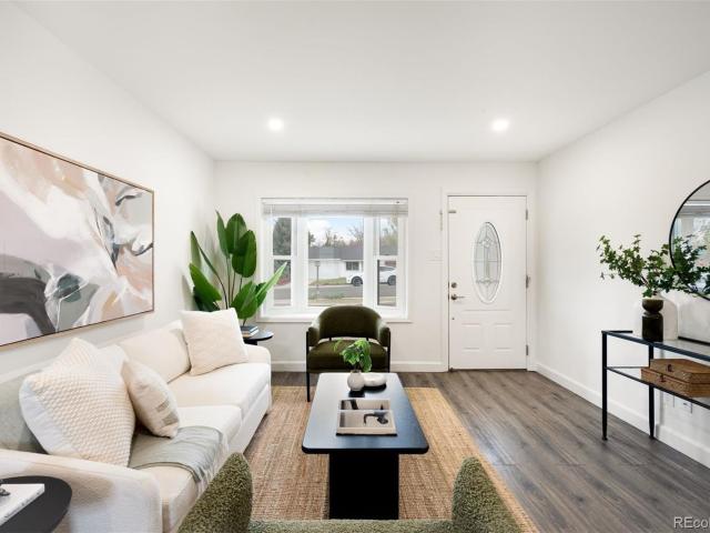 3215 S Fairfax Street