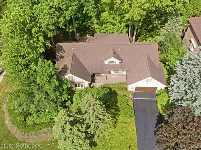 3215 Woodview Lake Rd, West Bloomfield Township, MI 48323