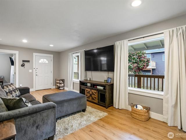 3215 19th St, Everett, WA 98201 | MLS #2496