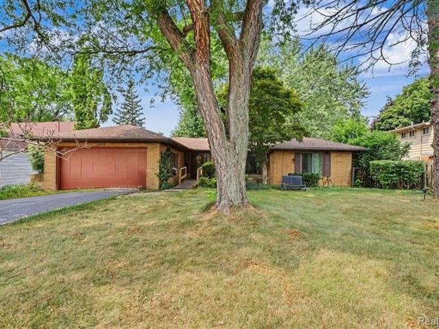 3216 Circle Dr, Flint, MI 48507