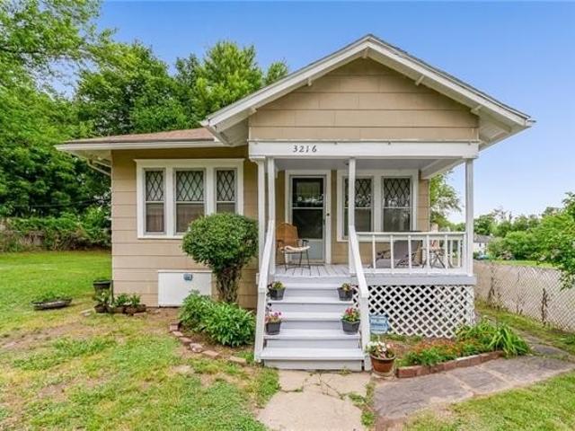 3216 E 21st St, Kansas City, MO 64127