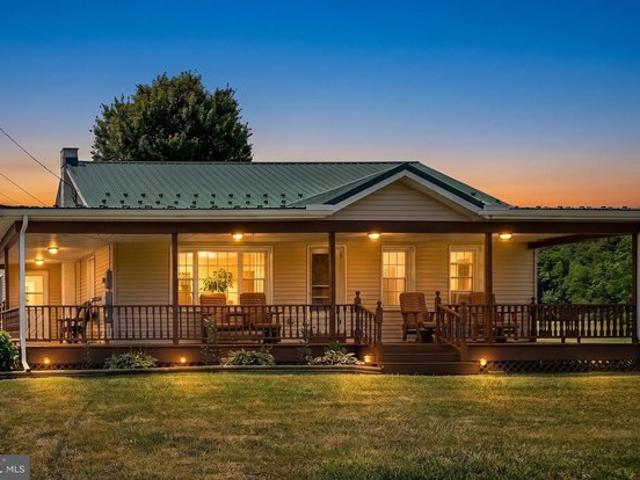 3216 Sweet Arrow Lake Rd, Pine Grove, PA 17963