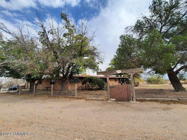 3216 Three Saints Rd, Anthony, NM 88021