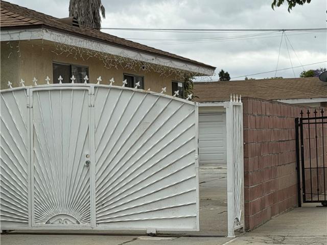 3216 W 110th St, Inglewood, CA 90303 | MLS #PF26090 | Compass