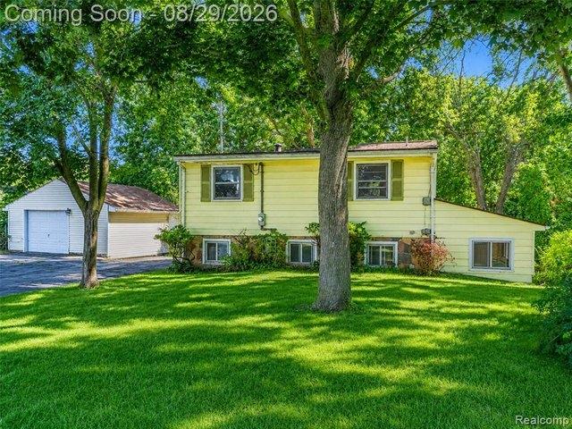 3216 Warren Dr, Waterford Township, MI 48329
