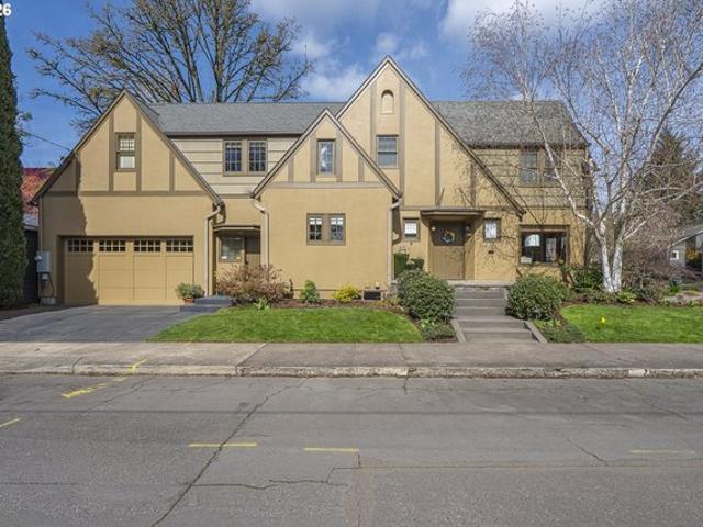 3217 NE Brazee St, Portland, OR 97212