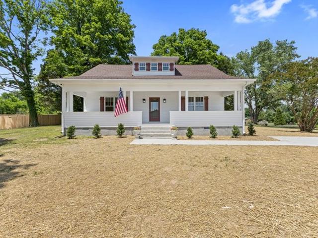3217 Church St, Burns, TN 37029