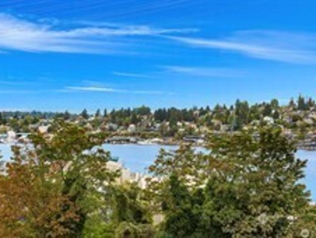 3217 Eastlake Ave E, Unit 303, Seattle, WA 98102 | MLS #2464 | Compass
