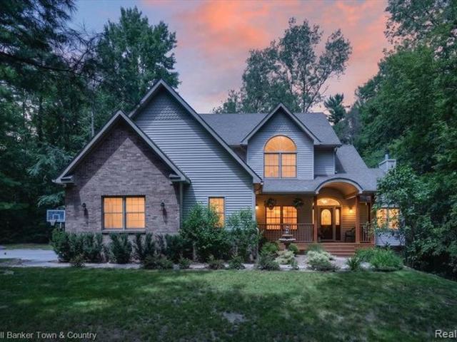 3217 Pineview Trl, Genoa Township, MI 48843