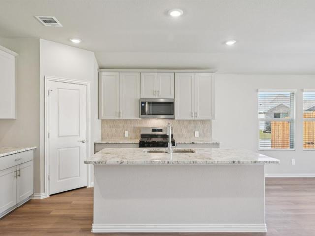 3217 Romero Plaza