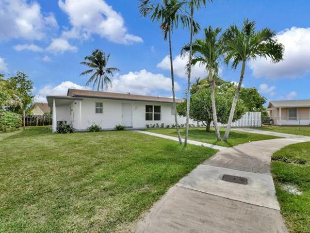 3217 202nd Ln NW, Miami Gardens, FL 33056