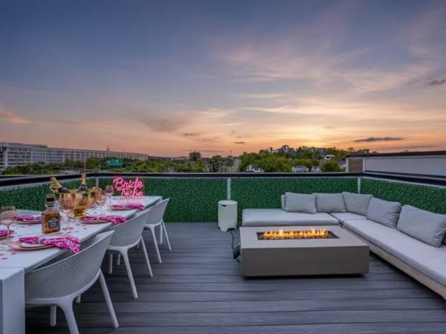 3218 Charlotte Ave, Nashville, TN 37209