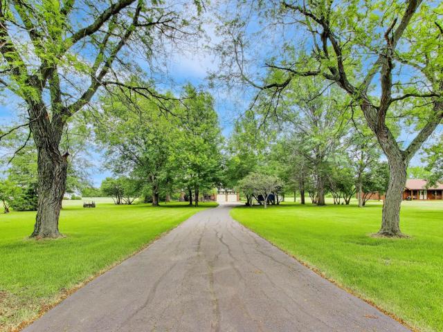 3218 E Reichert Drive
