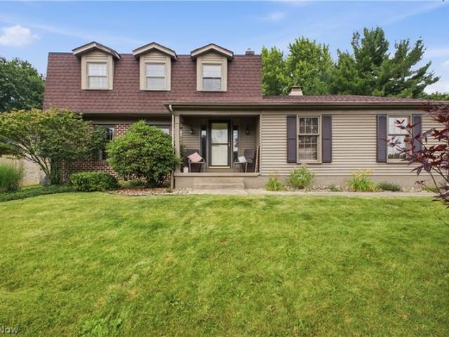3218 Hummingbird Hill Dr, Poland, OH 44514