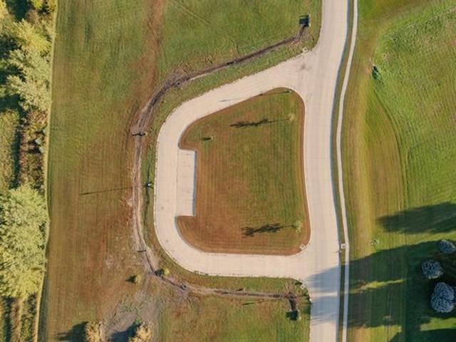 3218 Honeycomb Ct, Spirit Lake, IA 51360
