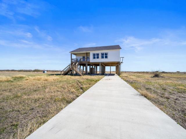 3219 Camp Hulen Dr, Palacios, TX 77465 | MLS #82324 | Compass