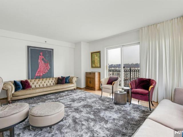 3219 City Place