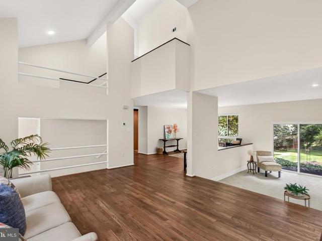 3219 Foxvale Dr, Oakton, VA 22124