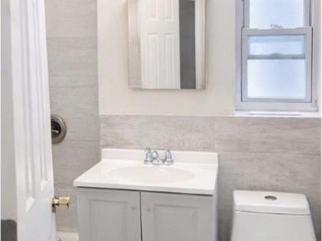 3219 Lurting Avenue | Compass