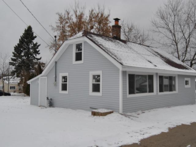 3219 W Lynndale Ave, Greenfield, WI 53221 | MLS #1946