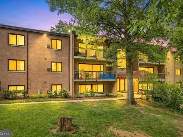 3210 S 28th St Apt 404, Alexandria, VA 22302