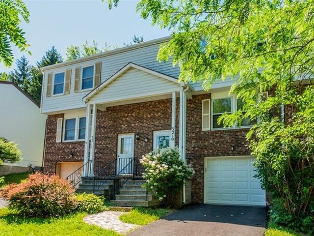 3210 Sherwood Dr, Walworth, NY 14568
