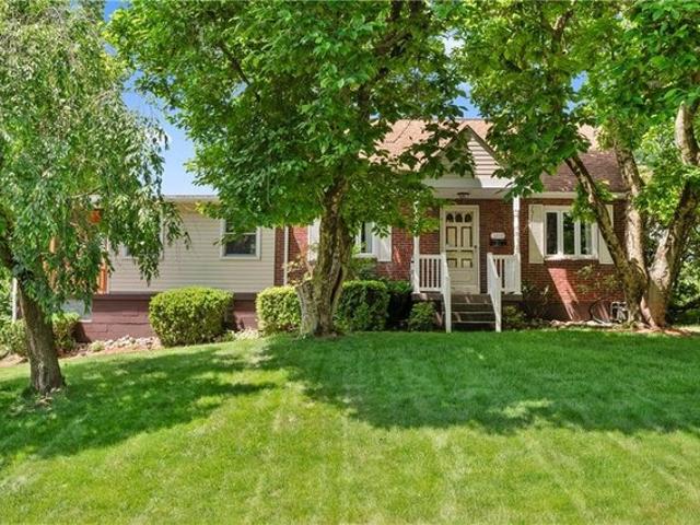 3210 Thornwood Dr, Bethel Park, PA 15102