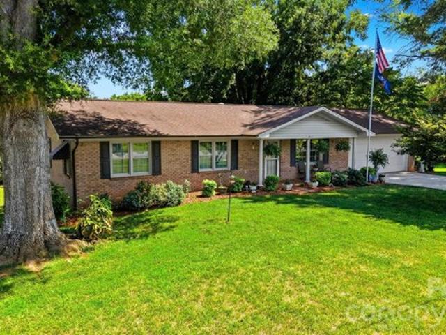 3210 W Calvin St, Claremont, NC 28610