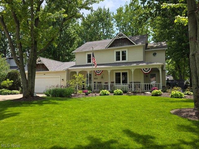 32113 Willow Cir, Avon Lake, OH 44012