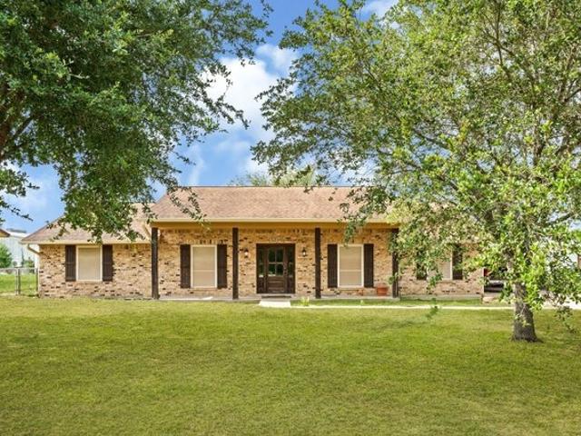 32114 Robin Ln, Waller, TX 77484