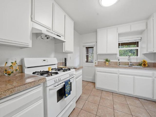 3211 Menlo