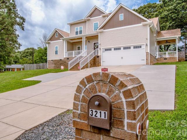 3211 Oakdale Road