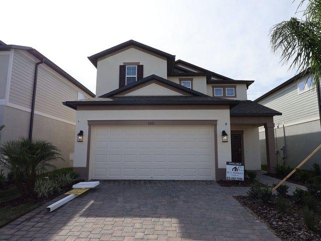 3211 Fall Harvest Dr, Zephyrhills, FL 33540
