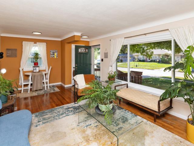 3211 Lindlavista Way