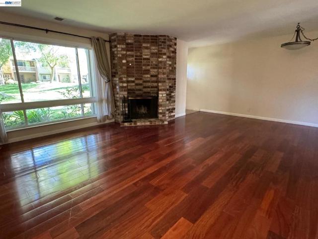 3211 Phoenix Ln