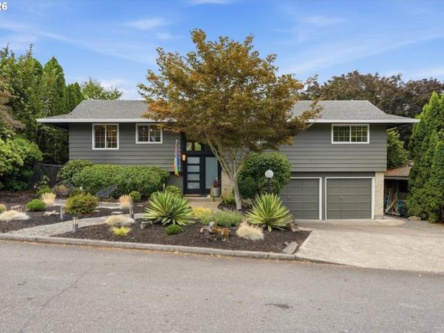 3211 SW Ridge Dr, Portland, OR 97219