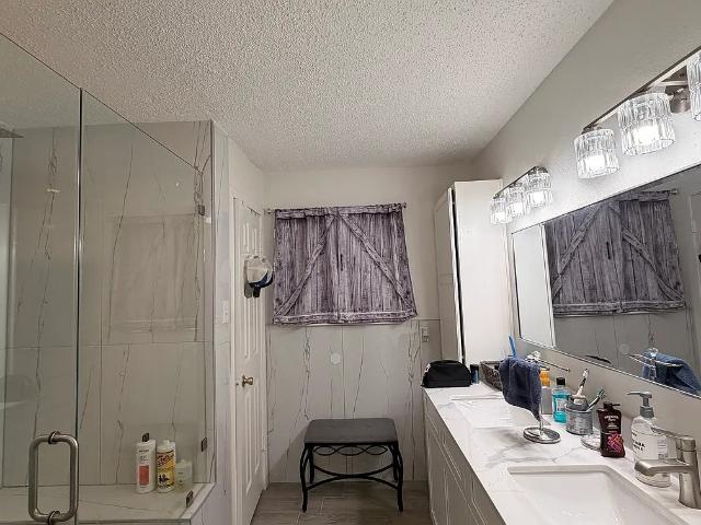 3211 S Peach Hollow Circle