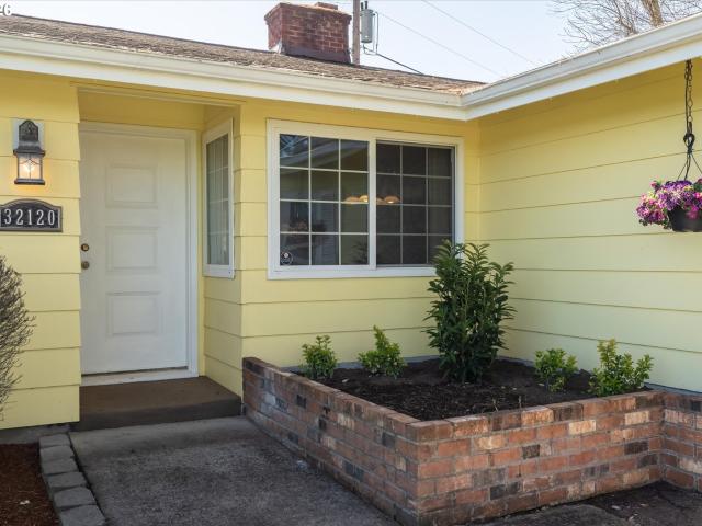 32120 coburg bottom loop rd