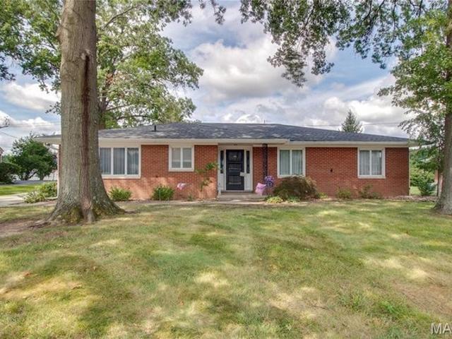 3212 Morkel Dr, Godfrey, IL 62035