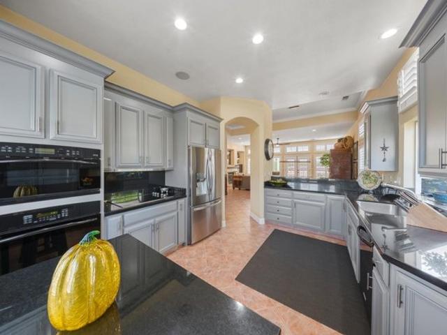 3212 New London Ln, Modesto, CA 95355