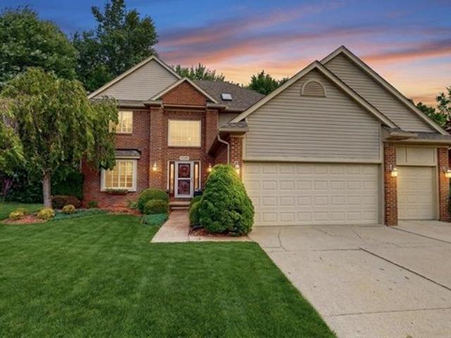 32134 Persimmon Ln, Chesterfield, MI 48047