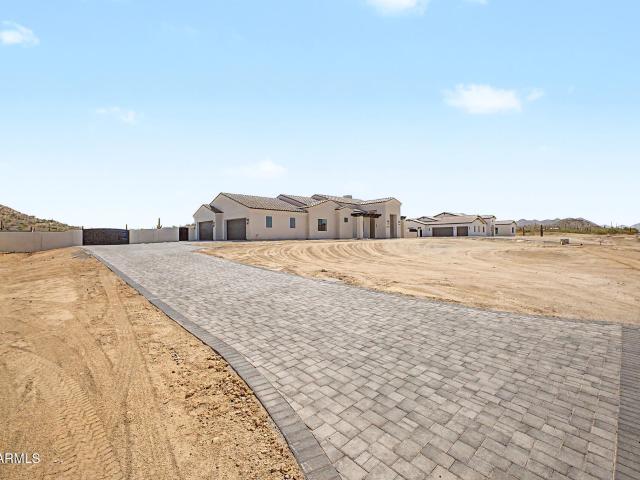 3213 W LIND Road