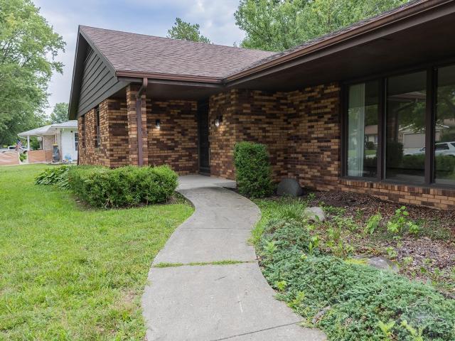 3213 W Twickingham Drive