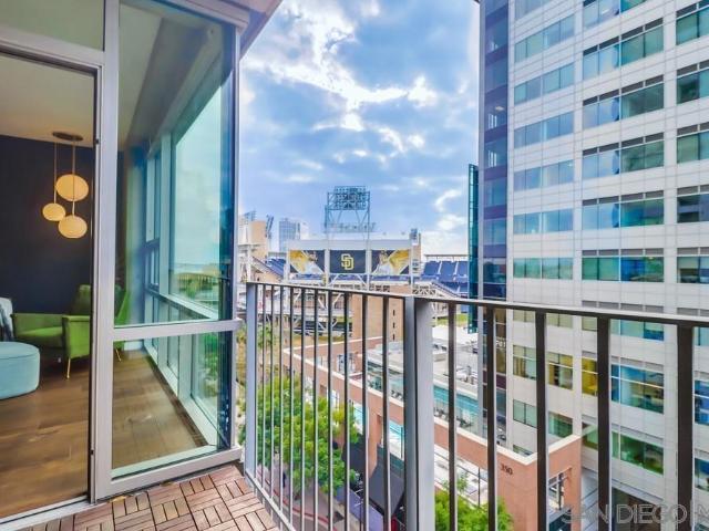 321 10th Ave 904